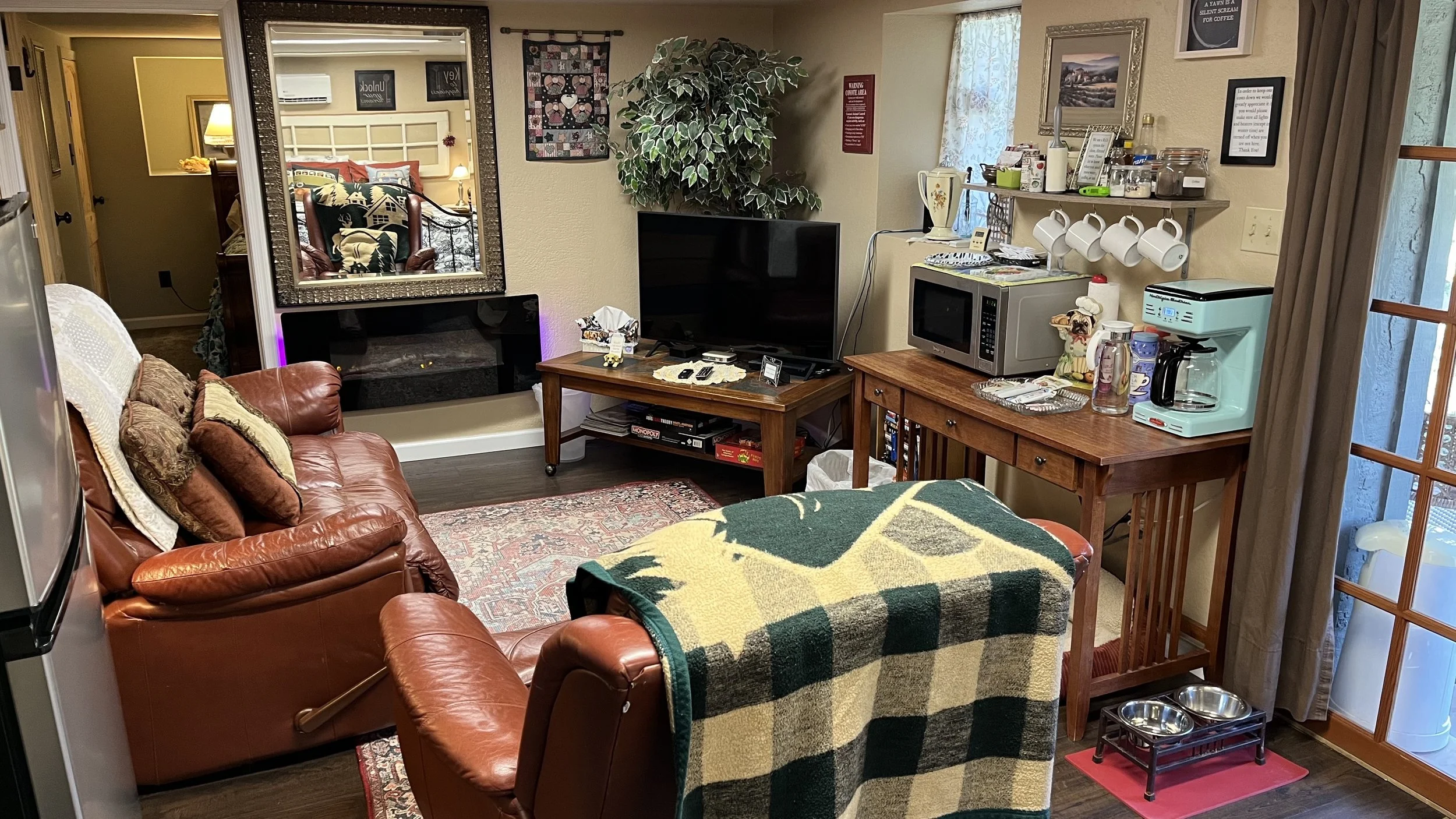Lower Class Living Room Exhibition Shows Nostalgic 1960s Living Rooms
