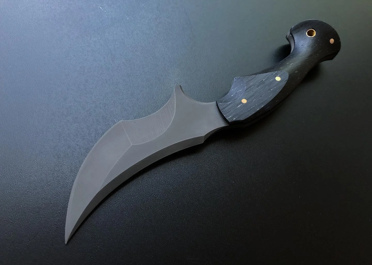 Show Room — Pariah Knives