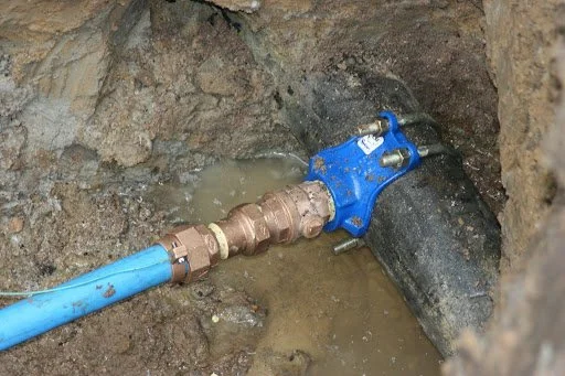 Emergency Guide to Temporarily Fixing a Leaky Pipe While Waiting for a ...
