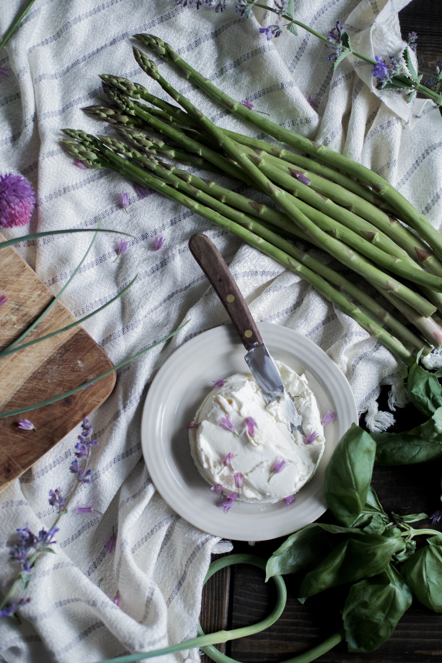 creamy garlic scape + chive flower pesto & asparagus tart — L | E