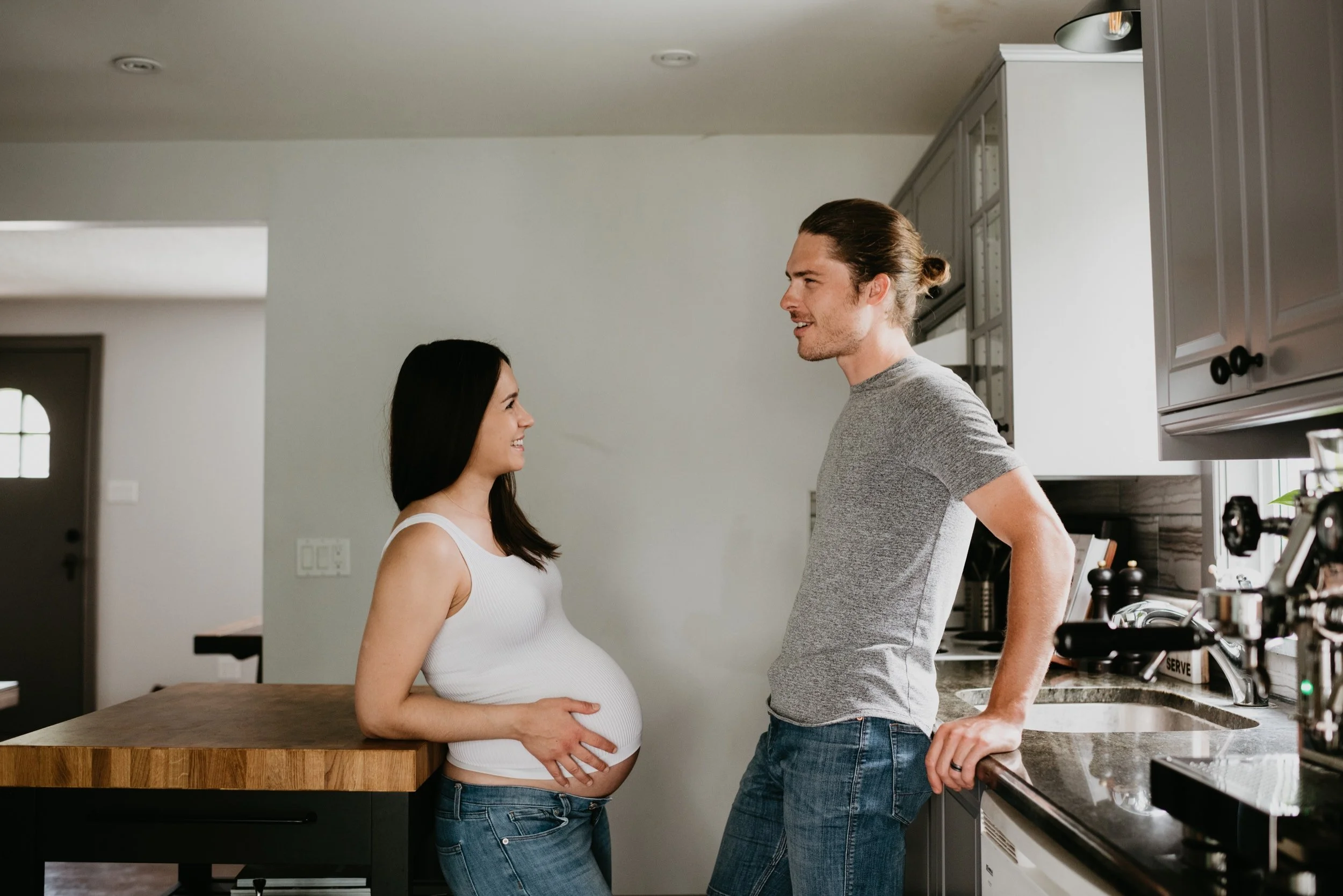 Fun Home Maternity Session | Scarlet O'Neill Photography