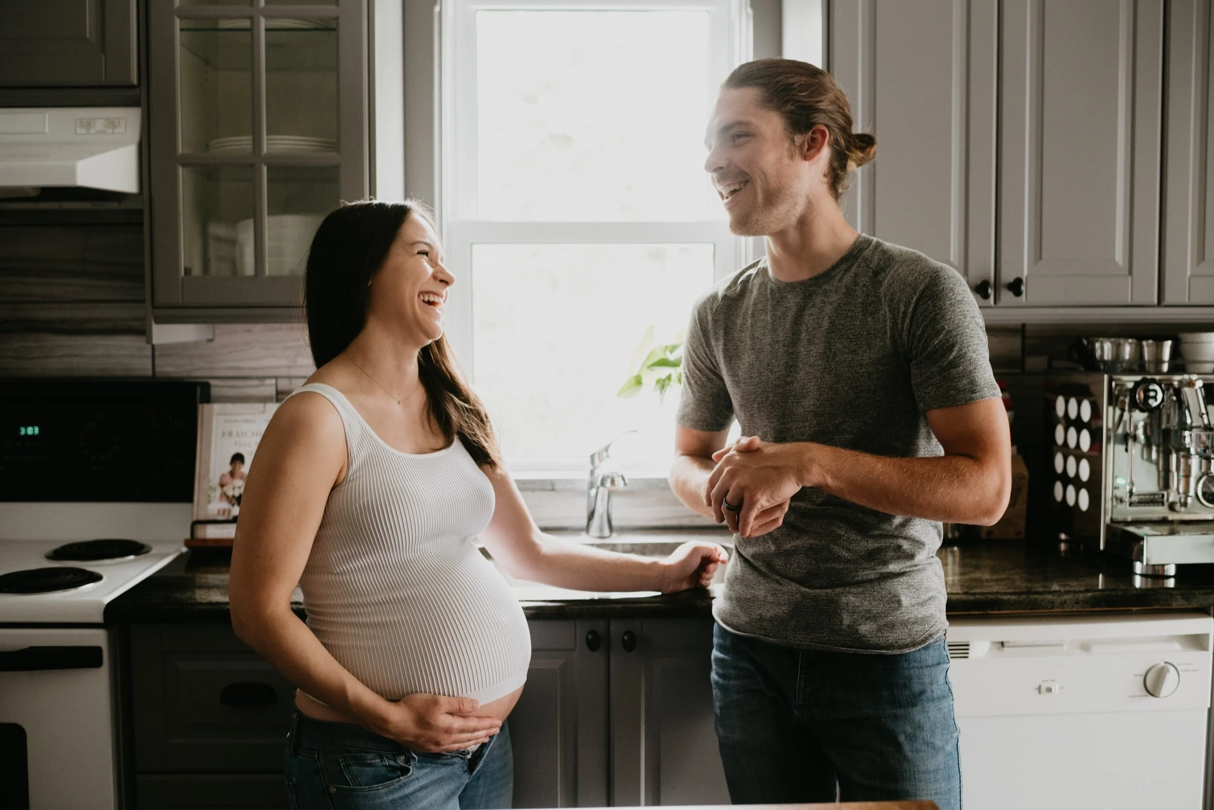 Fun Home Maternity Session | Scarlet O'Neill Photography