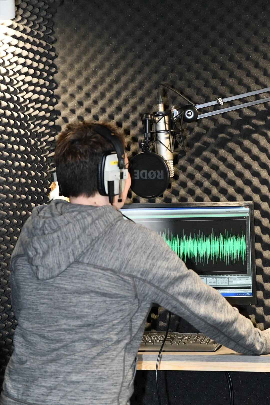 Broadcast quality fully equipped home studio — Kim Robson