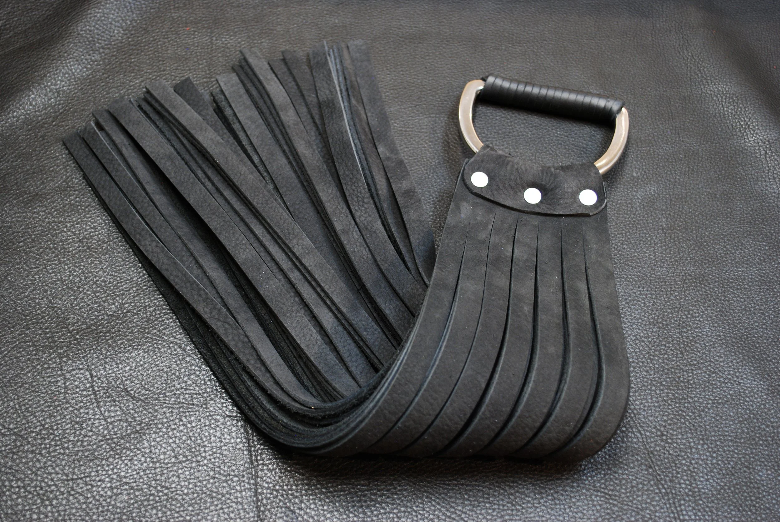 "The Wolverine" Flogger — HOLO Leather