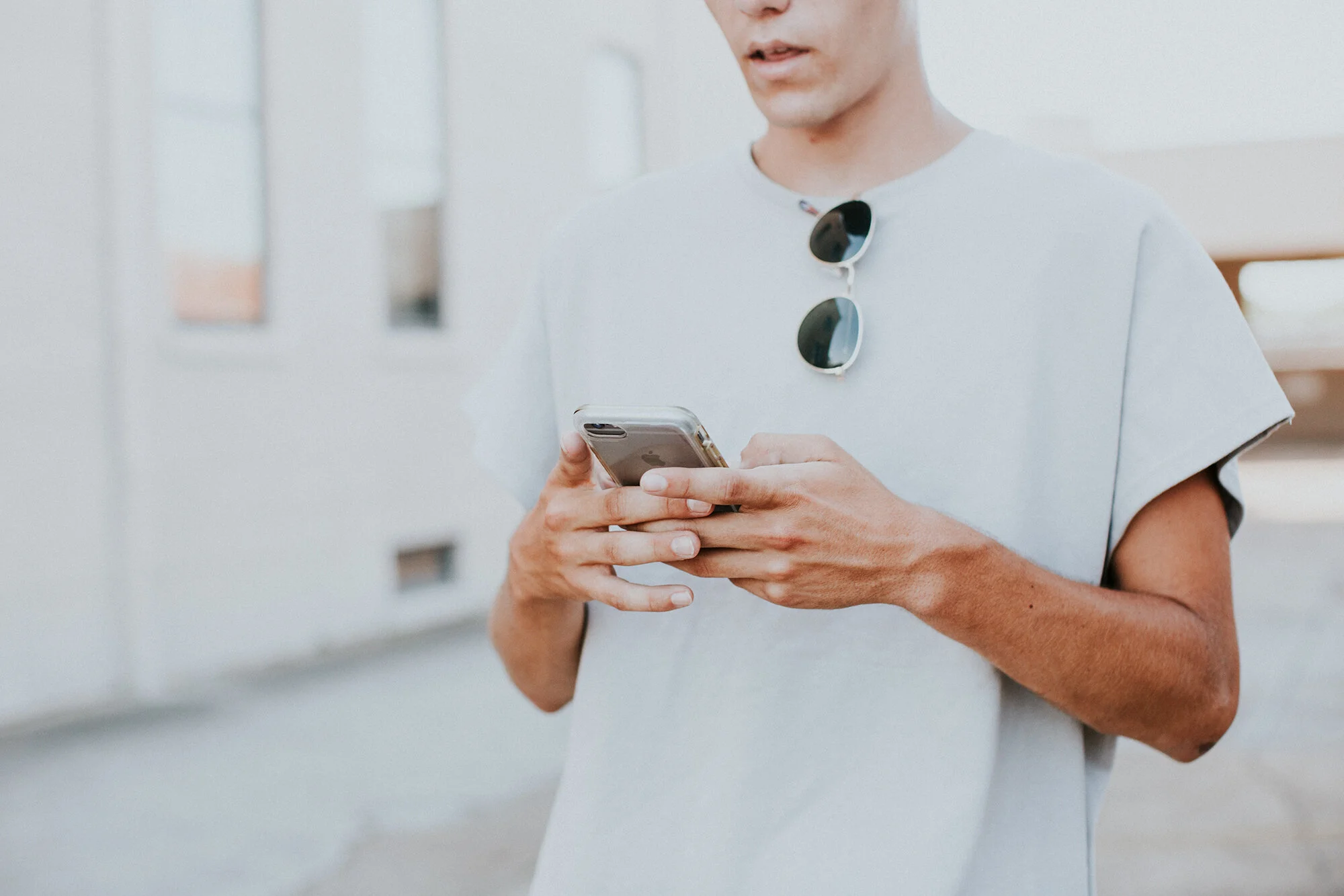 Texting & walking abroad - what are the dangers? — HandZaround
