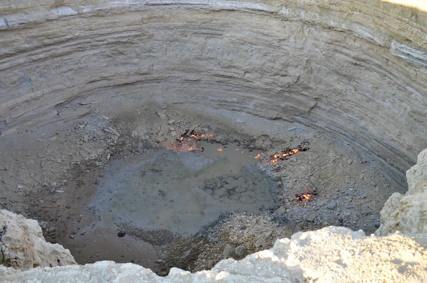 Door To Hell Crater - Darvaza, Turkmenistan - How to get there and is ...