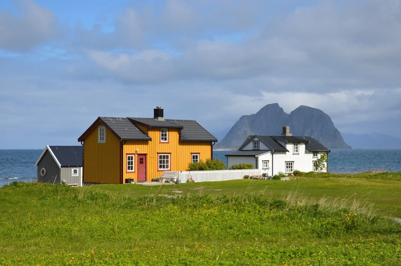 What to See in Vaeroy, Lofoten, Norway - One of the Most Unique Islands ...