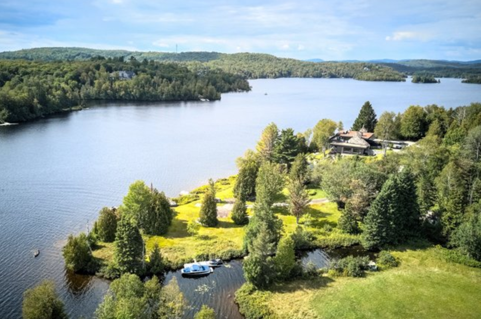 5 Place d'Anjou - ESTÉREL, QUEBEC — the MASH