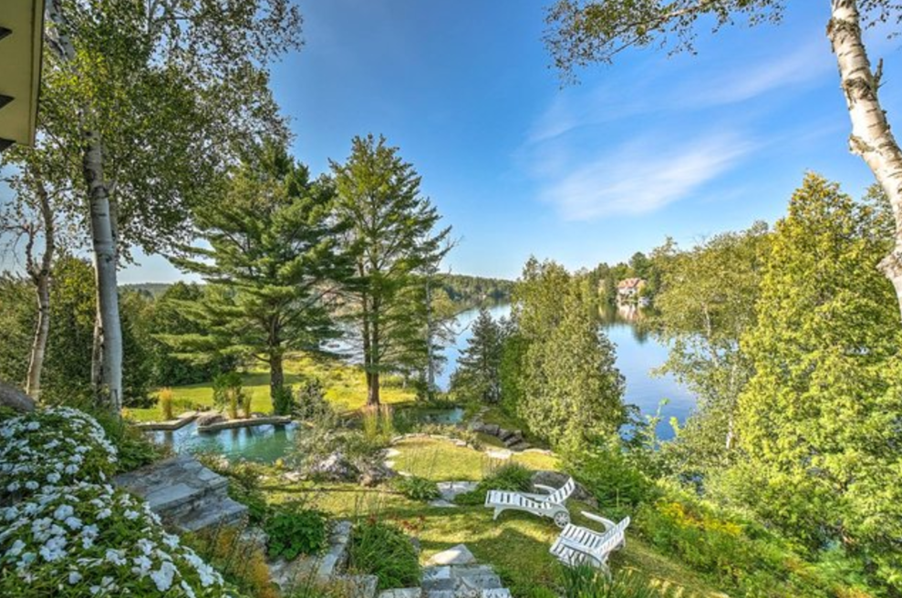 5 Place d'Anjou - ESTÉREL, QUEBEC — the MASH