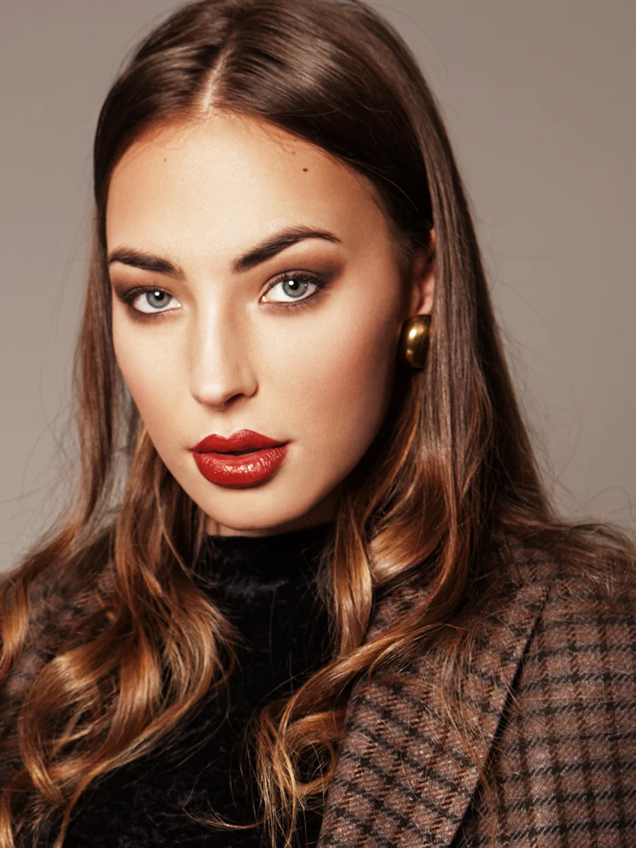 JULIA — Fashion Model Agency