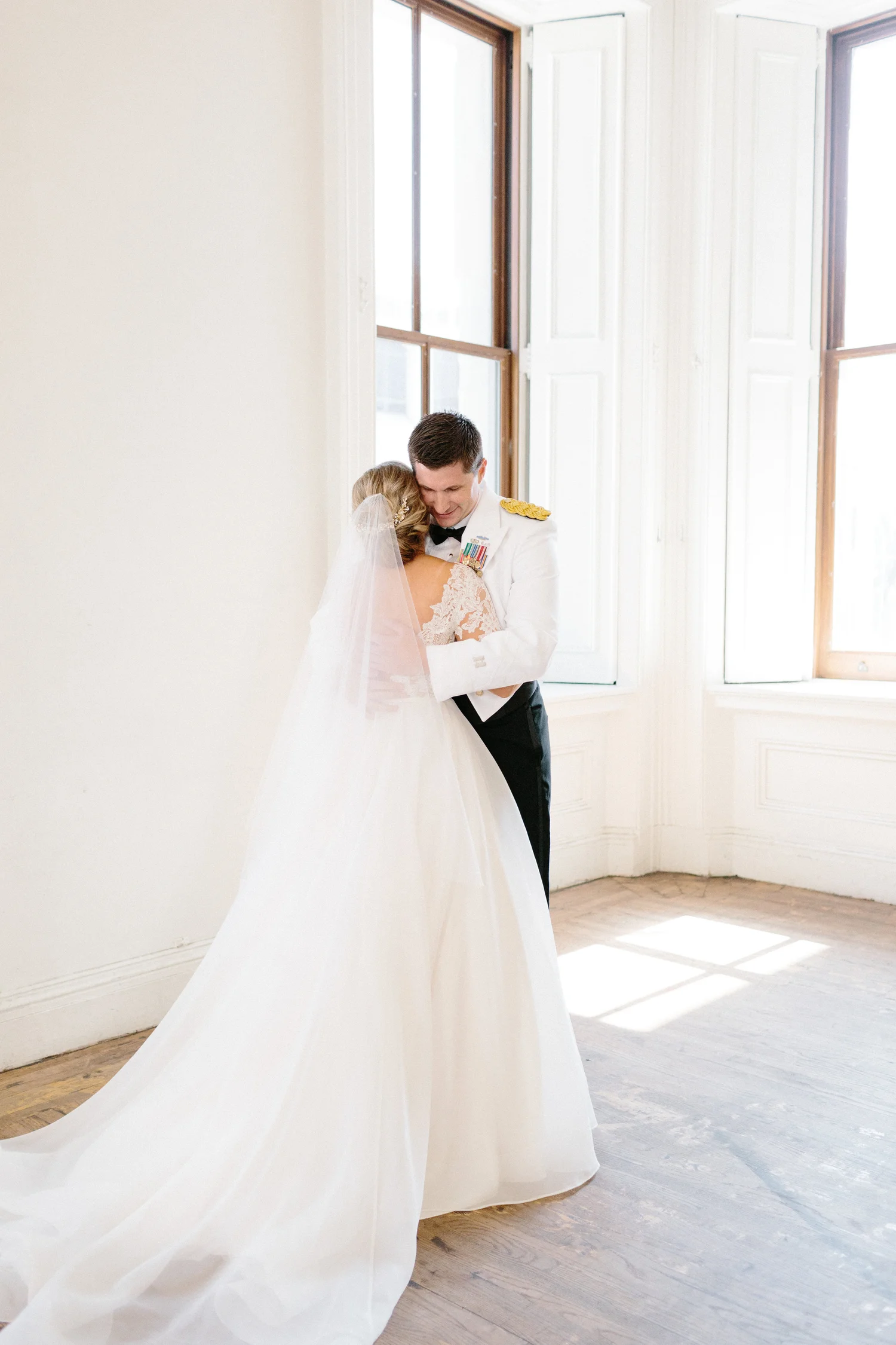 Sarah & Josh's Elegant White Wedding at The San Francisco Mint ...