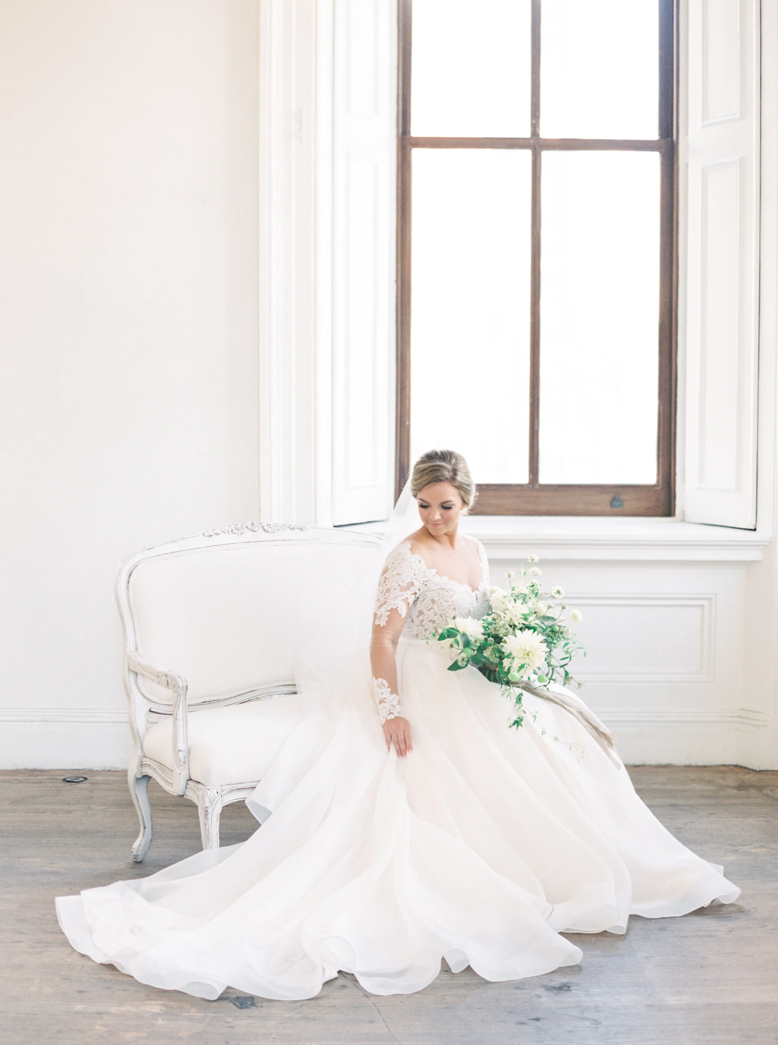 Sarah & Josh's Elegant White Wedding at The San Francisco Mint ...