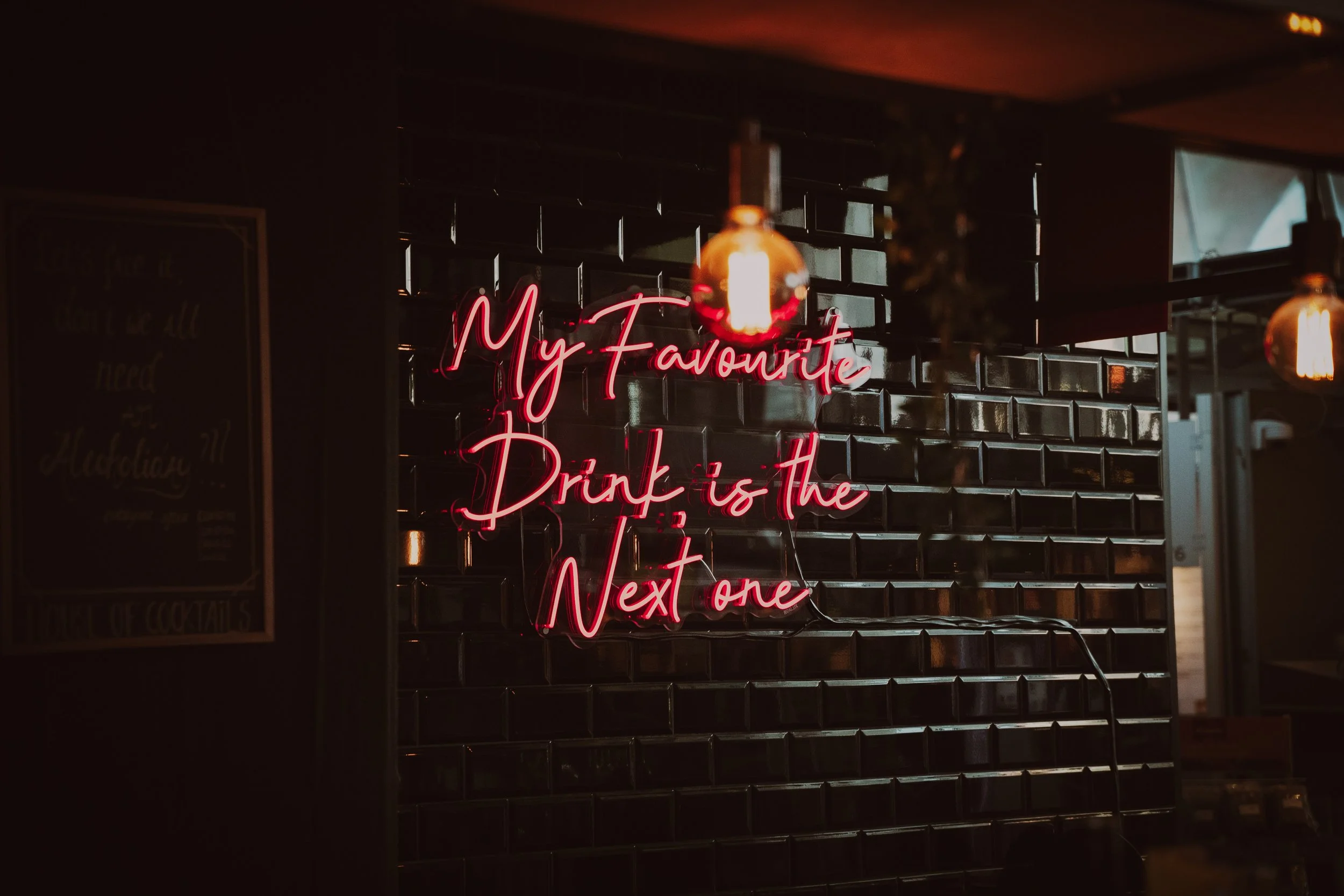 Radiate Success: A Comprehensive Guide on Using Neon Signs for Restaurants | Mondo Neon