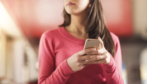 Discover the difference between chatting online