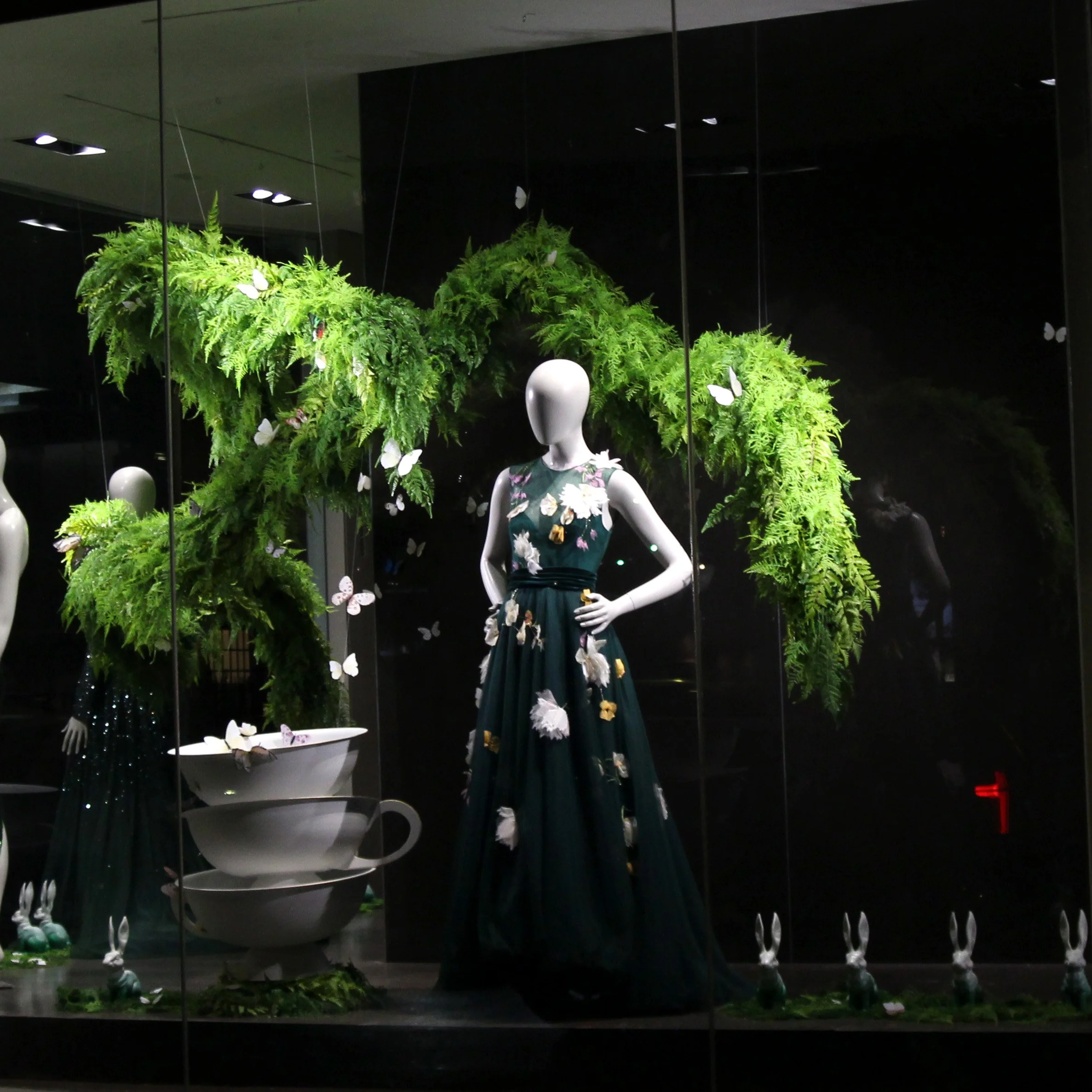 Inspired Creative Window Displays by Artists | Los Angeles | Orange ...