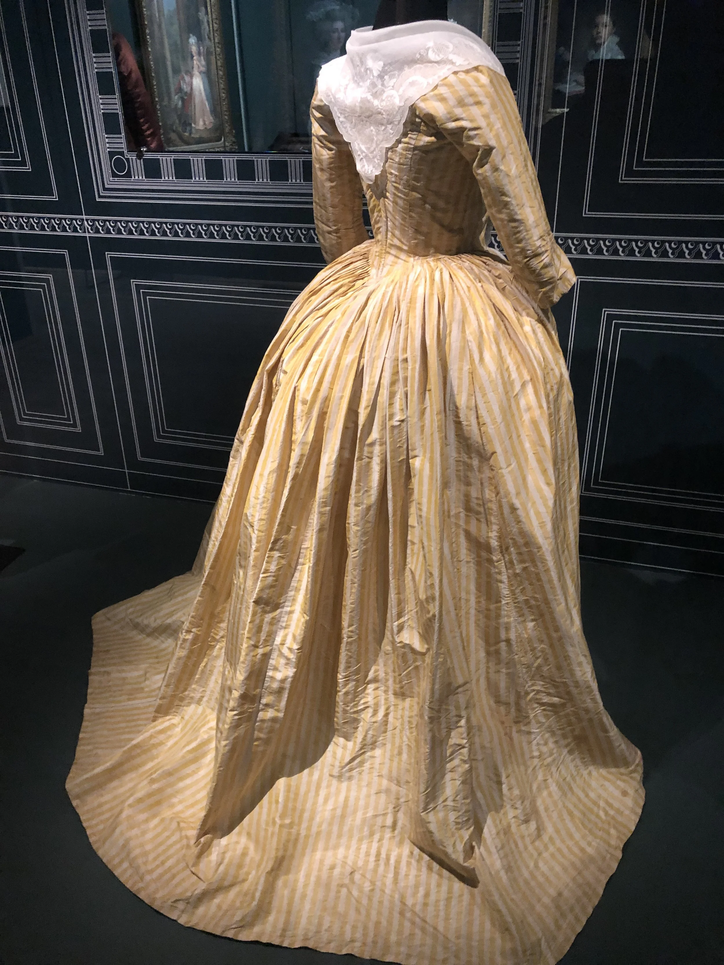 À la mode: The 18th century art of appearances — Meghan Ashley Styling