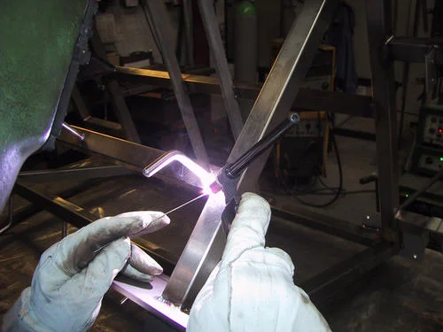 Svejsning | Svejsearbejde udført med høj kvalitet | Vi svejser det hele →