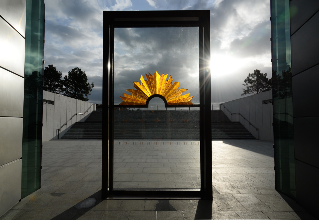 The Rising Sun — LISA CAHILL | GLASS