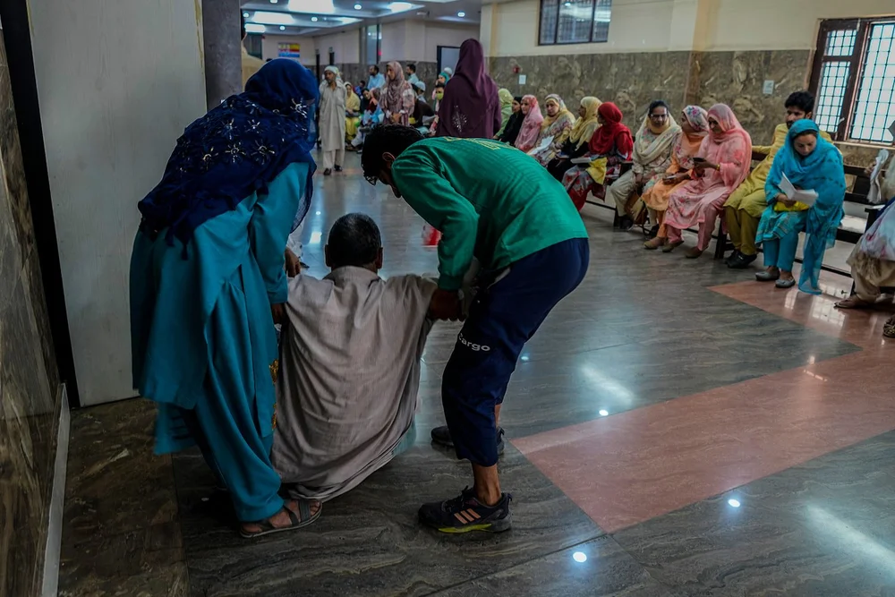 AP photos of Kashmir's mental health clinics show the invisible scars ...