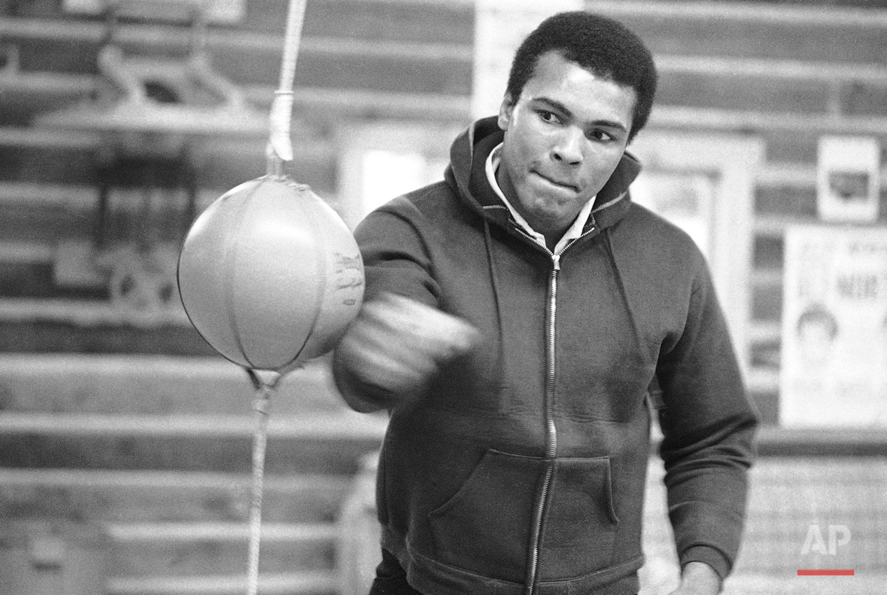 Muhammad Ali welcomed all to Pennsylvania training camp — AP Images ...
