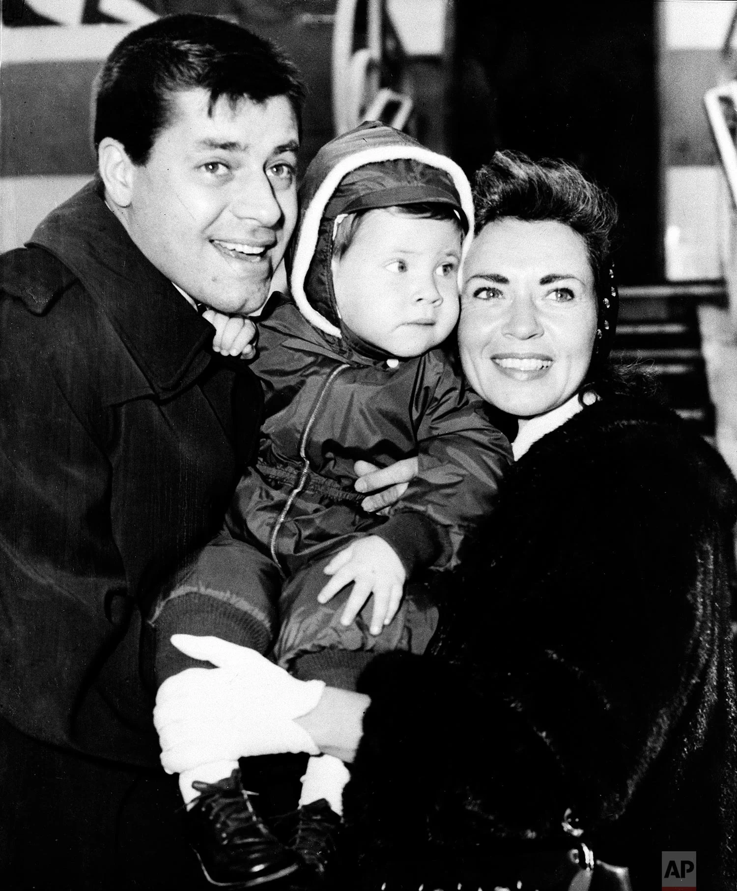 Comedy icon Jerry Lewis dies at 91 — AP Photos