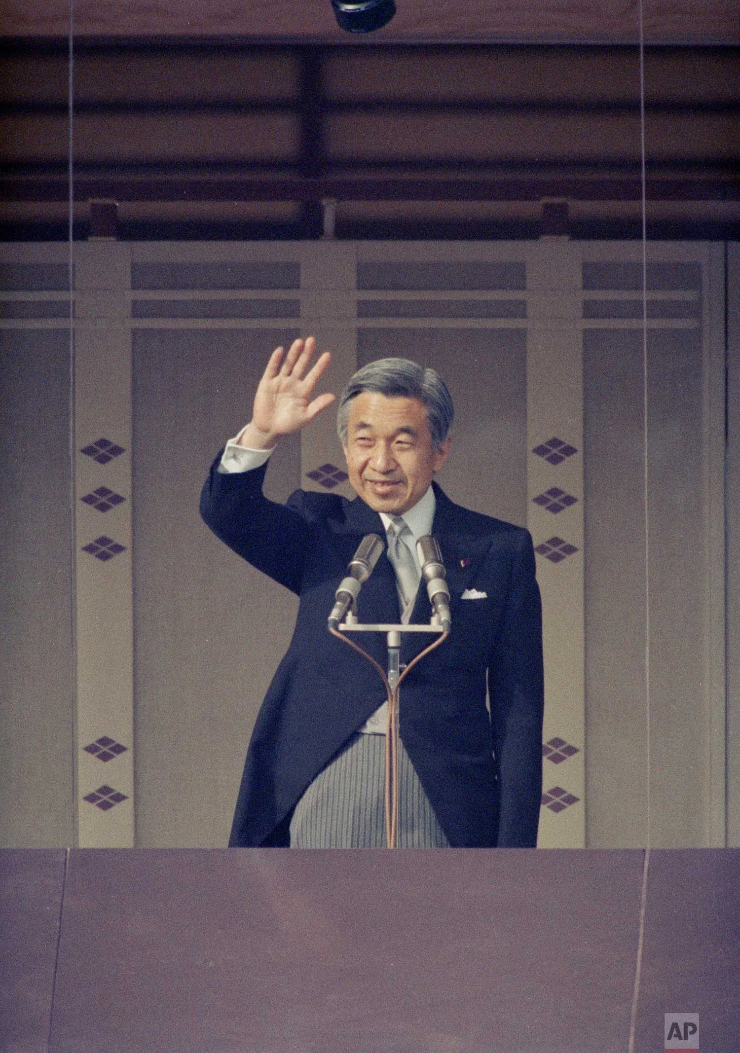 Emperor Akihito saw diplomacy as path to make amends for war — AP ...
