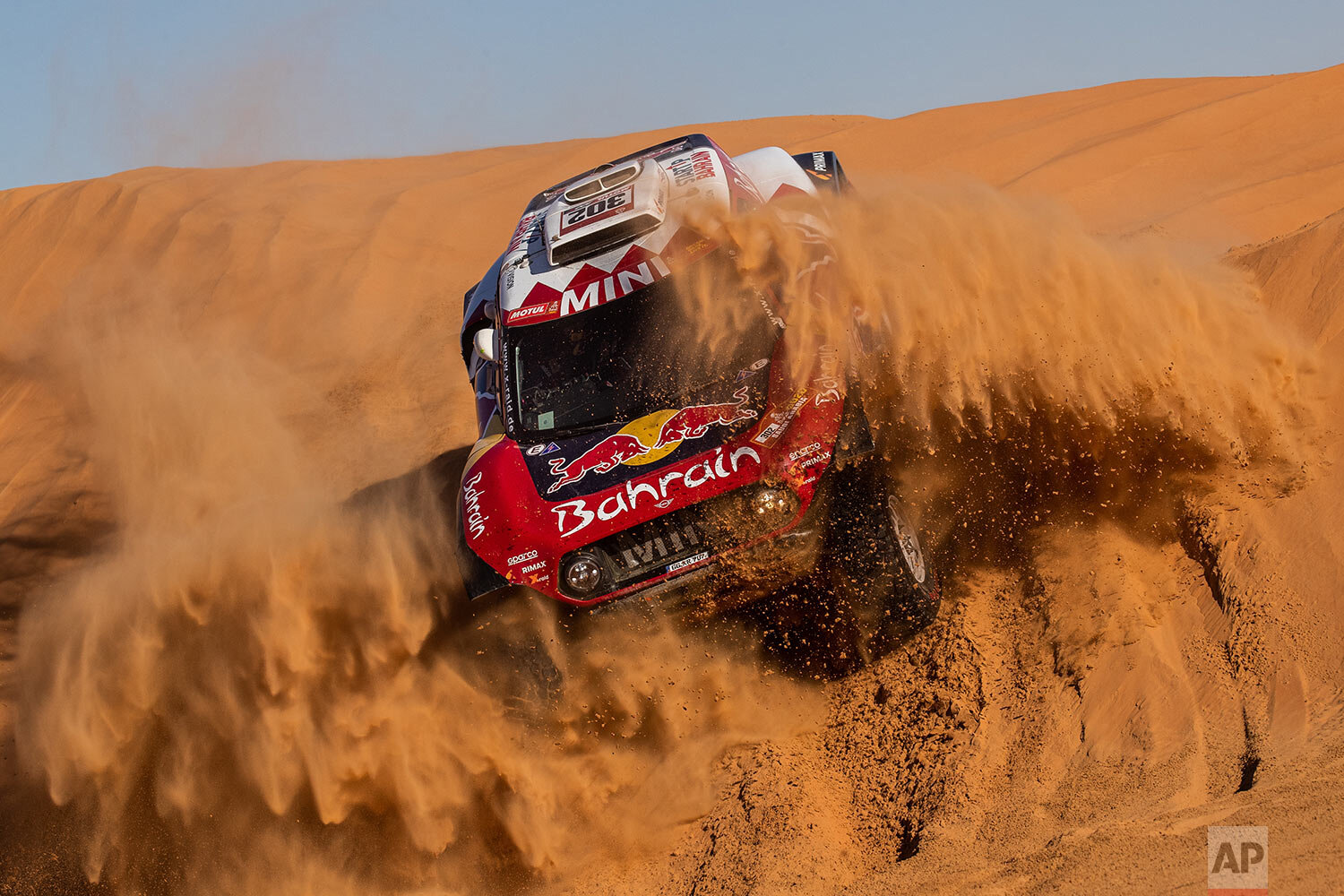 Navigating the desert in the Dakar Rally — AP Images Spotlight