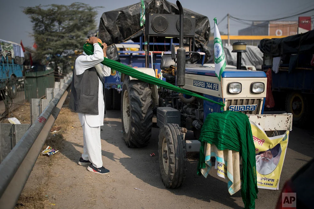 Angry Indian farmers besiege capital in trucks — AP Photos