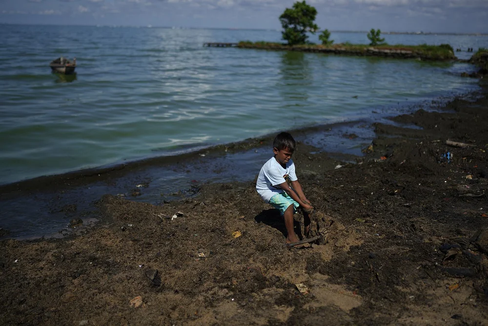 Pollution in Venezuela's Lake Maracaibo threatens life in one of the ...