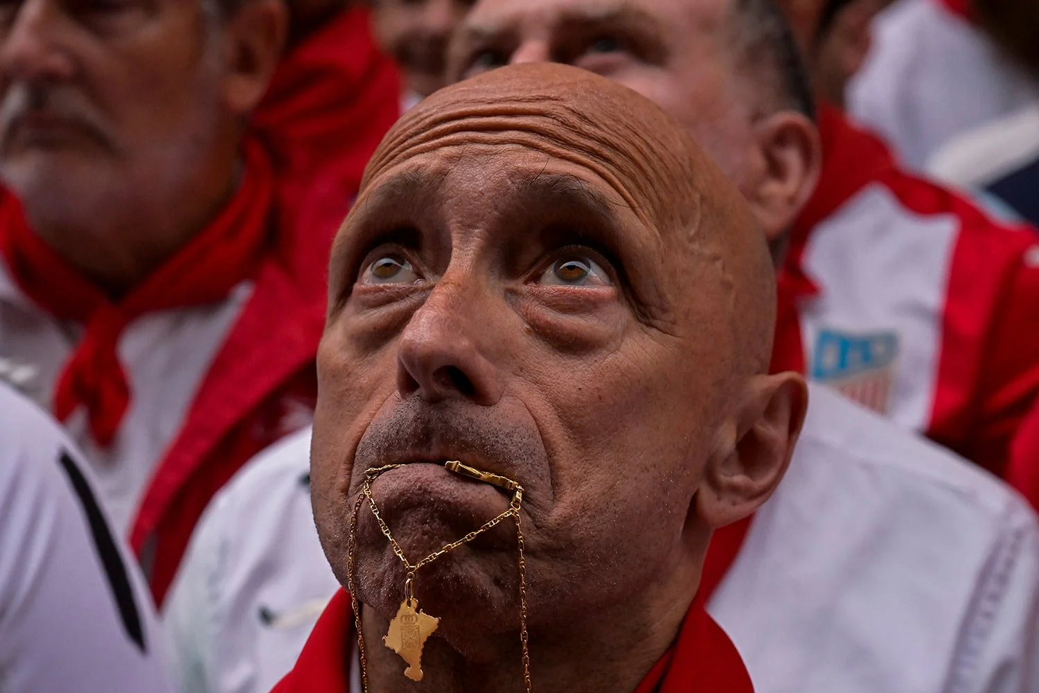 Thousands take part in first running of the bulls in Spain's San Fermin ...