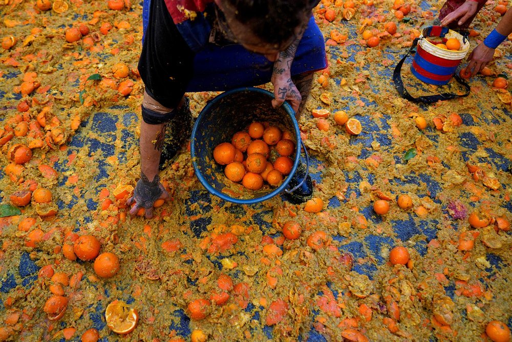Pulp flies in traditional orange battle during Carnival in northern ...