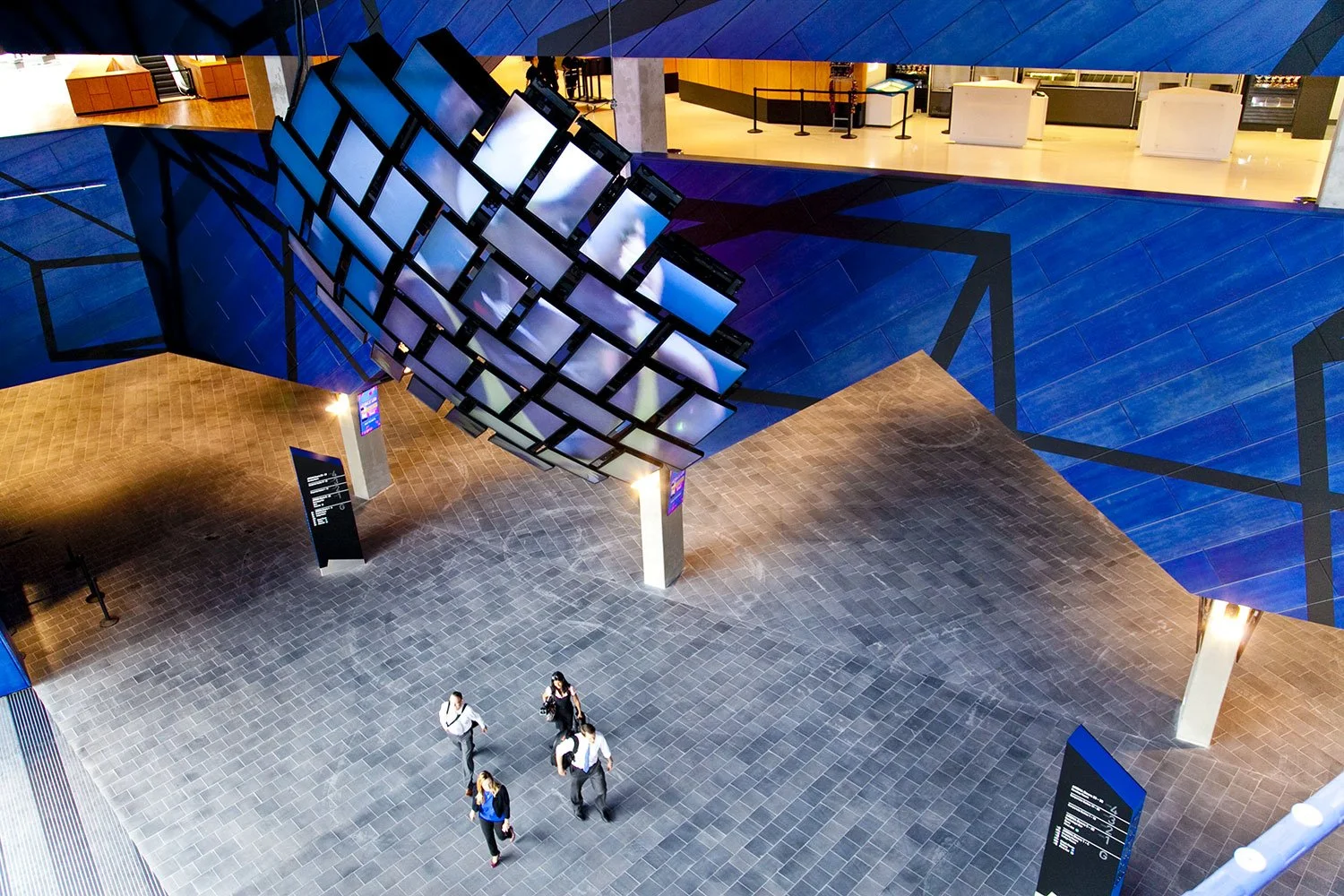 What is wayfinding? (Wayfinding Systems) | Vivid