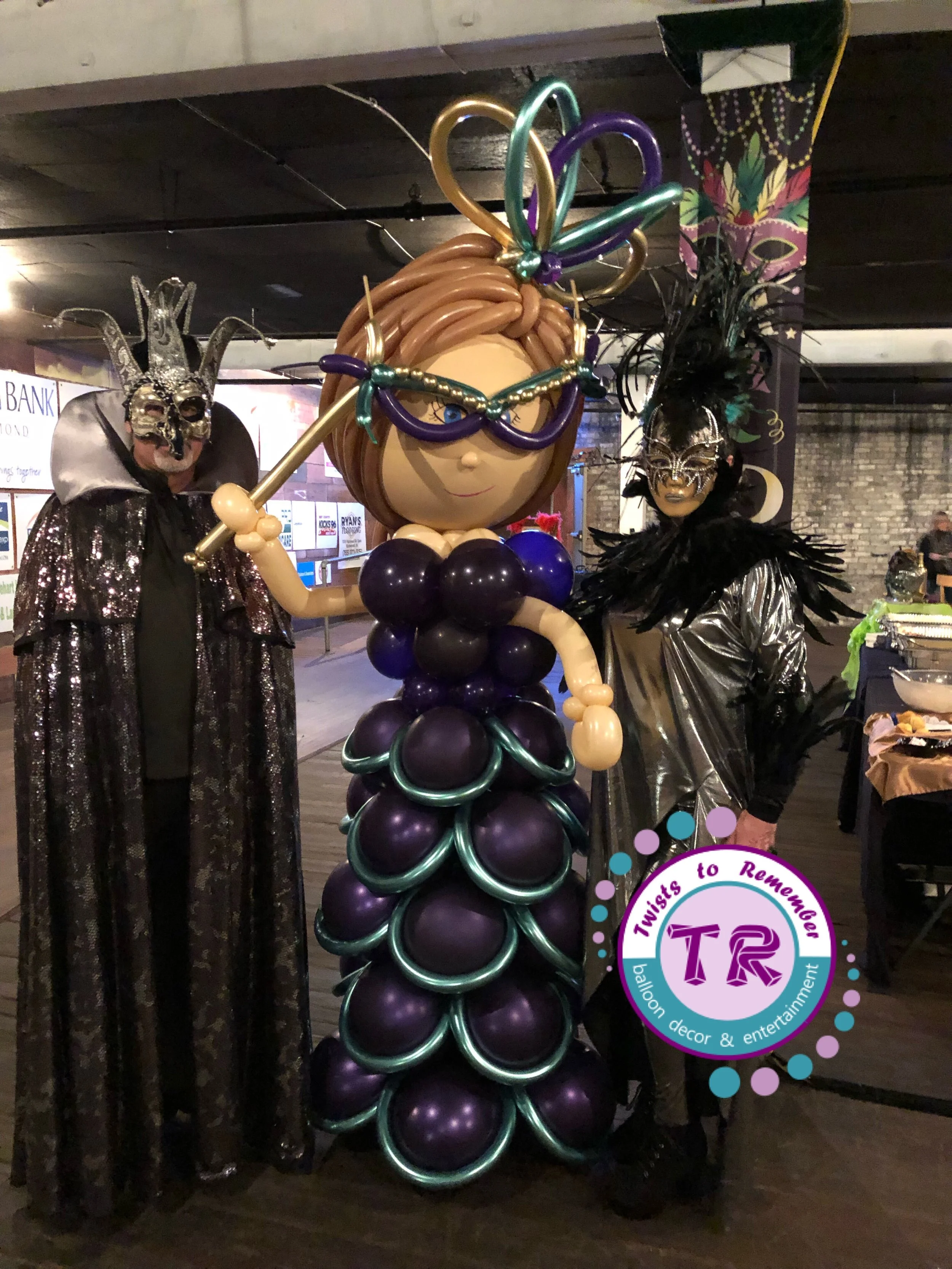 Life Size Balloon Sculptures & Balloon Costumes — Twists to Remember ...