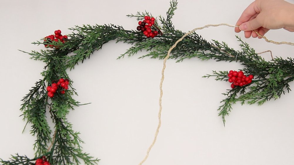 HOW TO MAKE A CHRISTMAS GARLAND — Katie Bookser