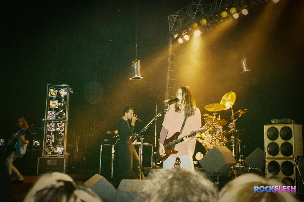 Extreme at the Labatt's Apollo in Hammersmith, London on July 2nd 1995 ...
