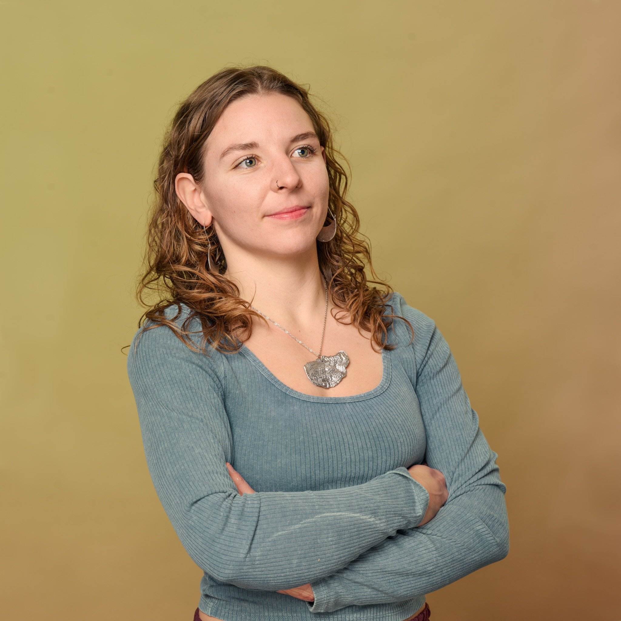 ABOUT — Hannah Bates