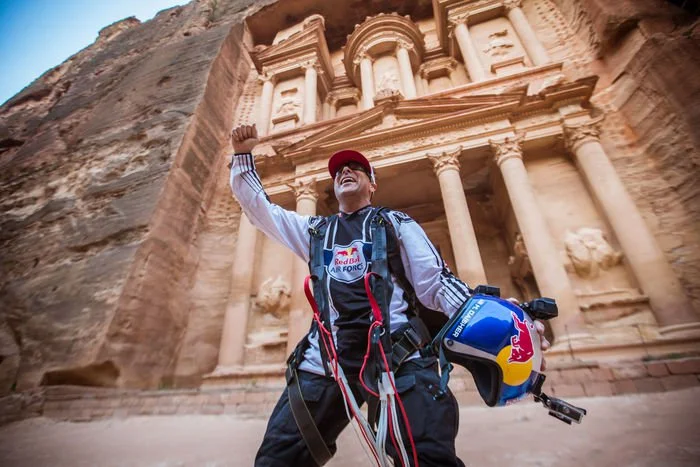 Base Jumping Red Bull