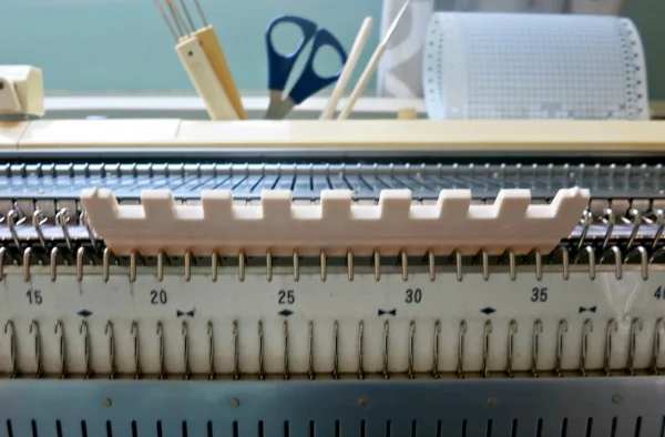 How to machine knit a 1 x 1 ribbing on Brother 260 with a ribber ...