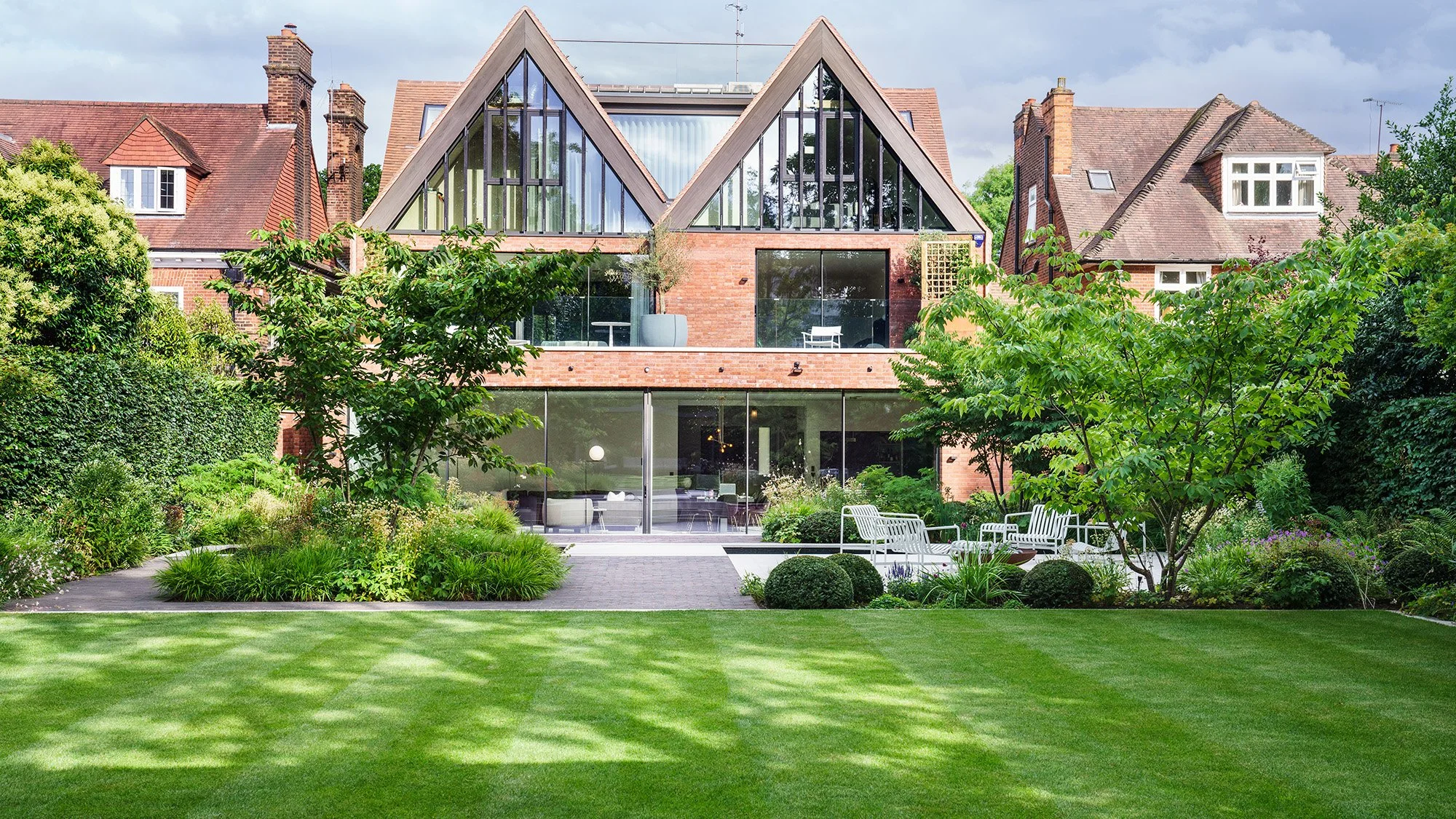 Tom Simpson Design - Award winning garden design