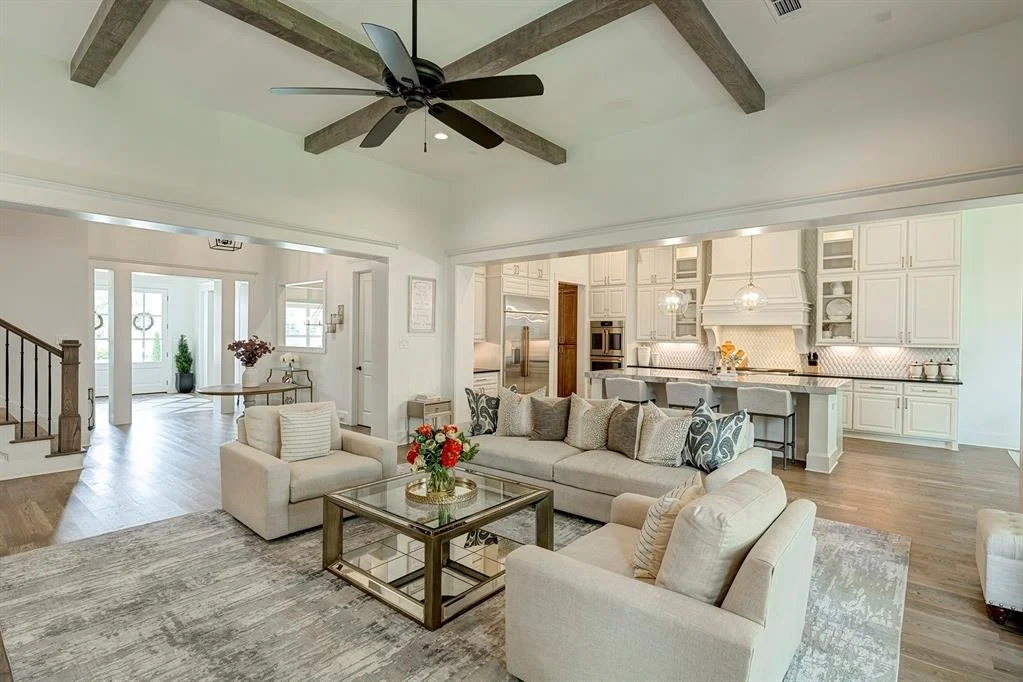 Home Décor for the Entryway and Living Room — Every Piece Fits