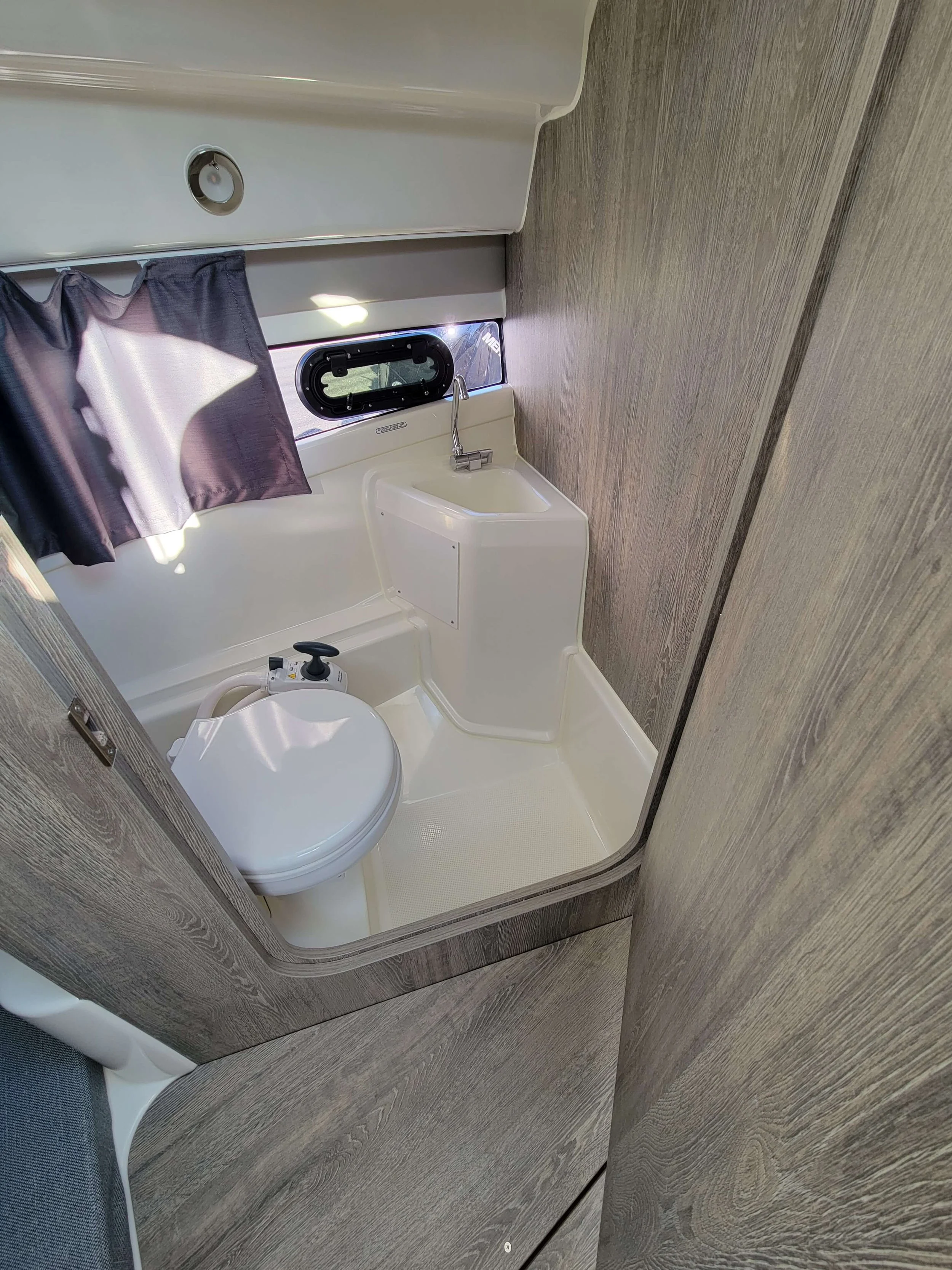 2025 T25 Explorer 4 Stroke (300 HP) — Harbour Yacht Club & Marina