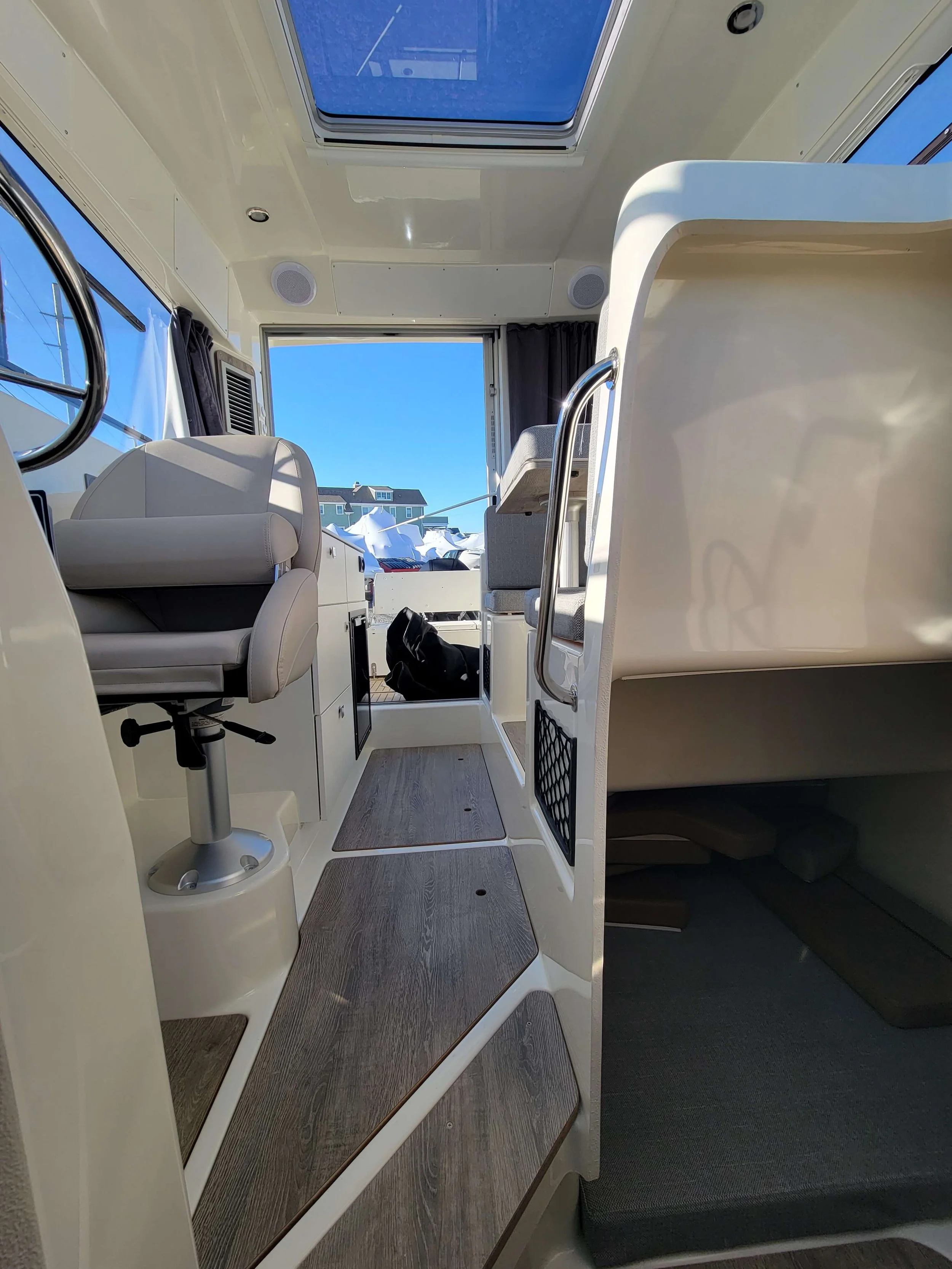 2025 T25 Explorer 4 Stroke (300 HP) — Harbour Yacht Club & Marina