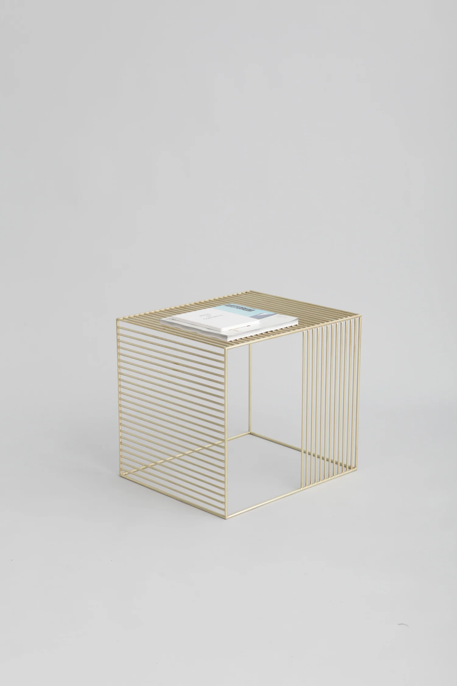 Wire Side Table — IACOLI