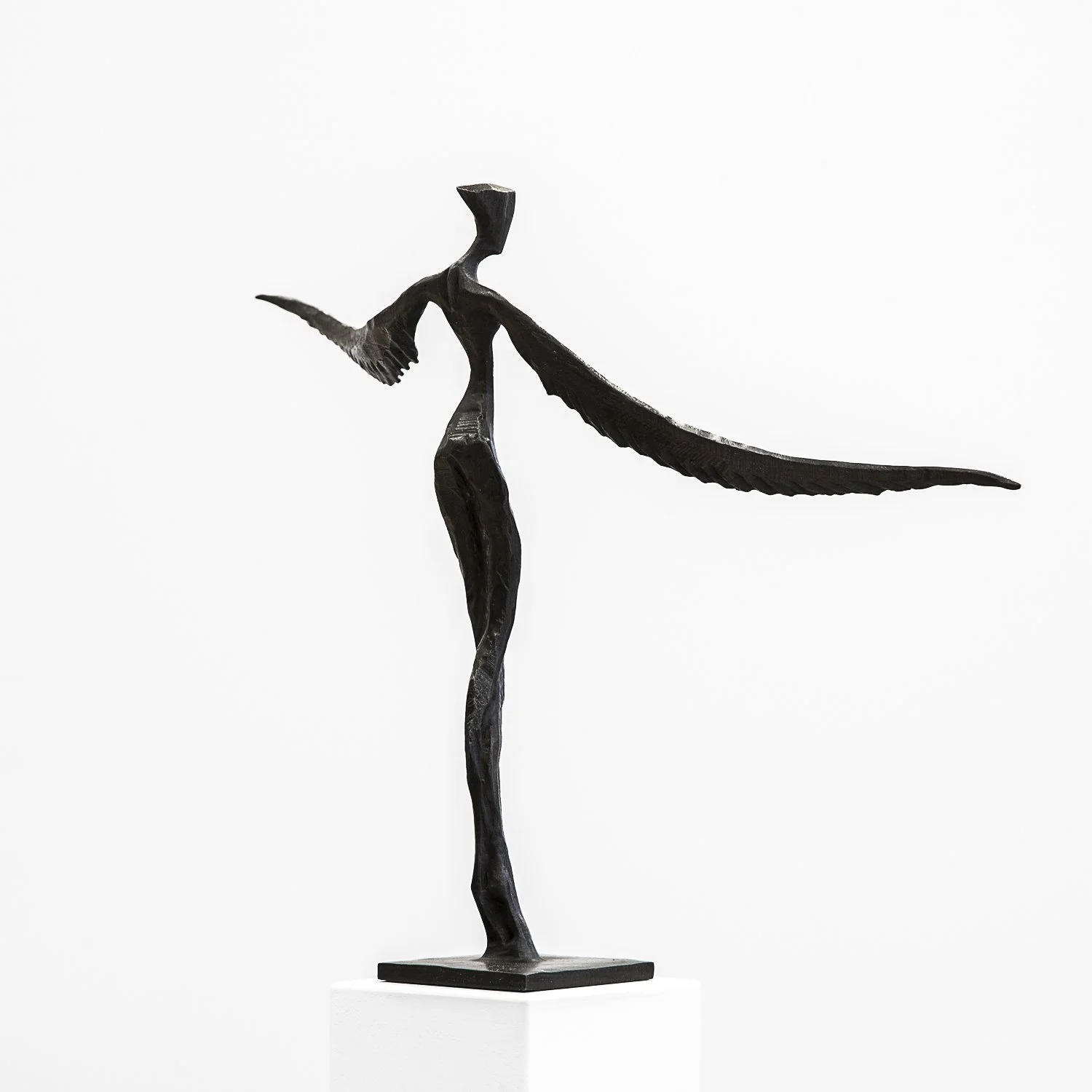 Nando Kallweit | bronze sculpture FAE VICTORIA 17/50 | Art for Sale