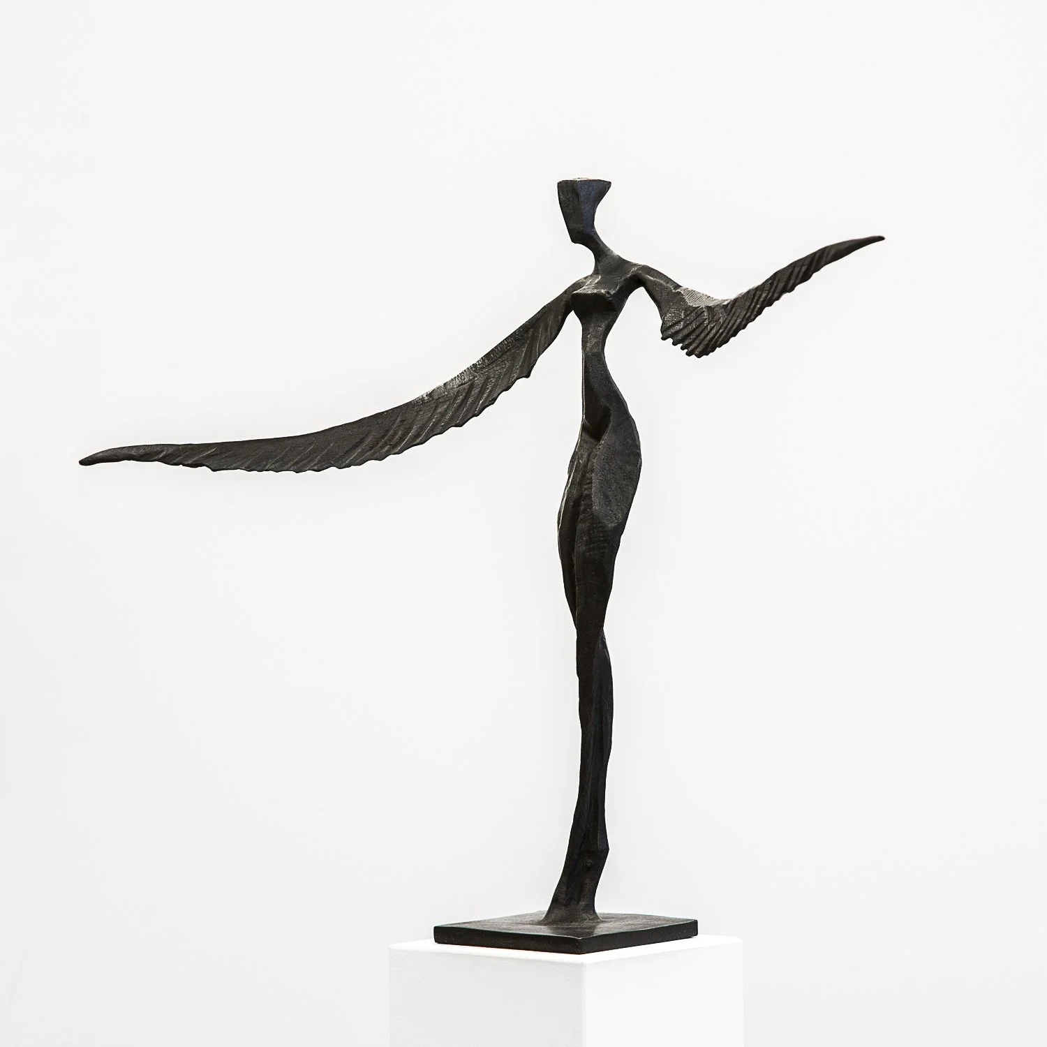 Nando Kallweit | bronze sculpture FAE VICTORIA 17/50 | Art for Sale