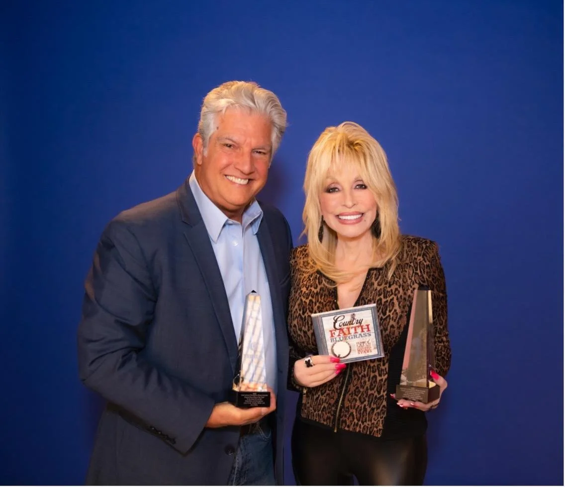 DOLLY PARTON RECEIVES HER TWO 2022 IBMA AWARDS AND DOVE AWARD FOR THE ...