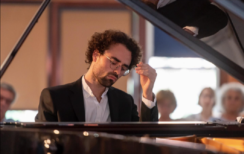 Émile Magazine - Hugo Panonacle, l'étudiant qui veut rendre la musique classique moderne