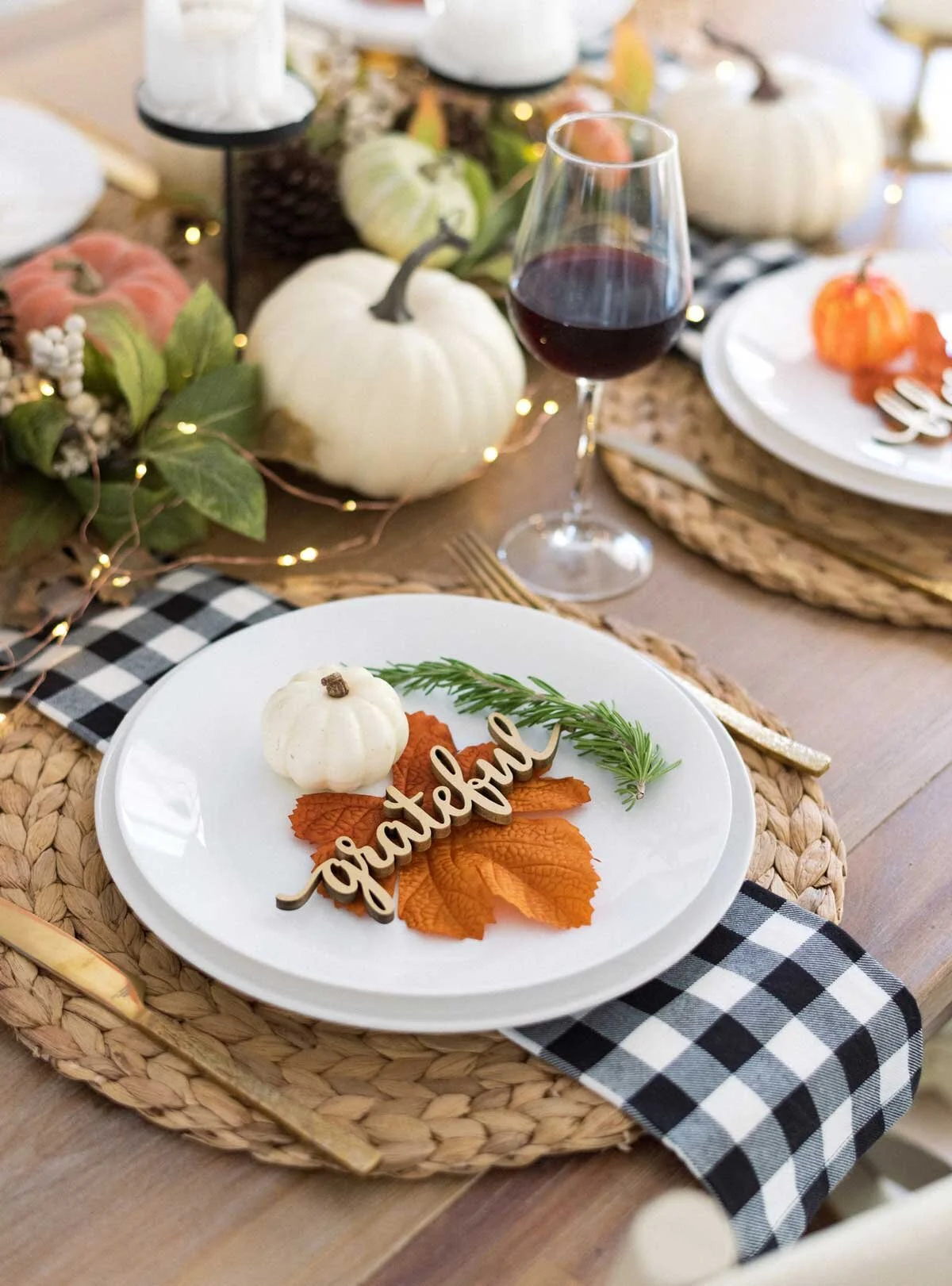 20 Thanksgiving Dinner Decorations & Table Setting Ideas