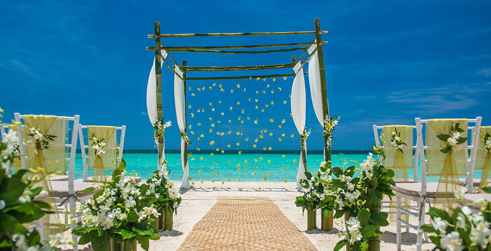 12 Unique Touches to Make Your Beach Destination Wedding Memorable