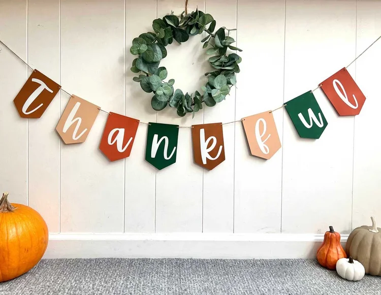 20 Thanksgiving Dinner Decorations & Table Setting Ideas